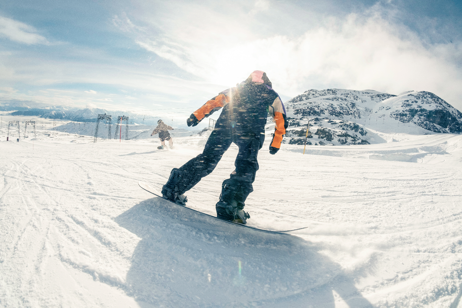 How to Wax a Snowboard at Home?